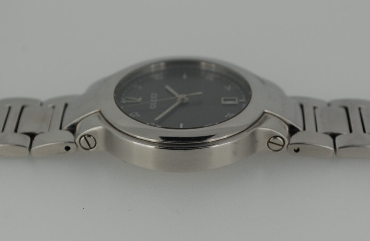 SOLD 2002 Gucci 8900M with box and papers - Birth Year Watches