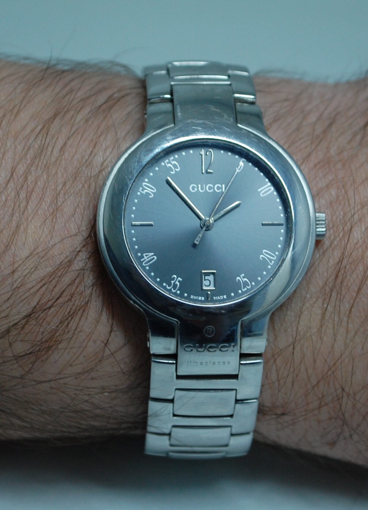 SOLD 2002 Gucci 8900M with box and papers - Birth Year Watches